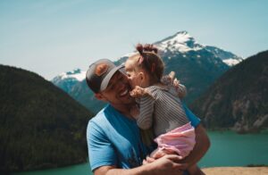 Le Bisou Esquimau : Entre Tradition Inuit et Symbolisme Moderne
